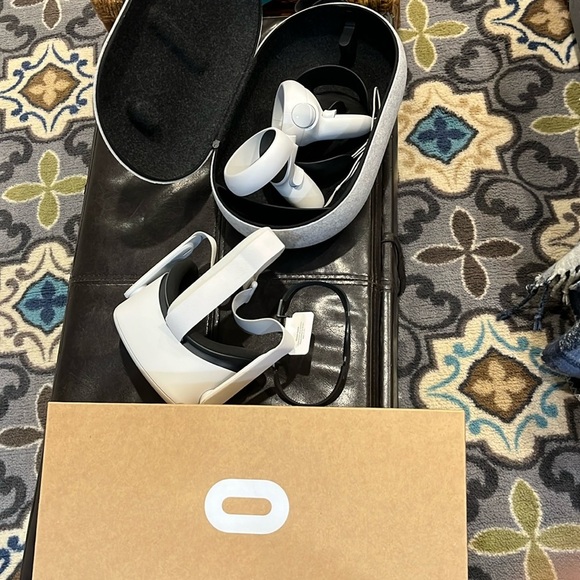 Oculus | VR, AR & Accessories | Oculus Quest 2 Vr Headset 2 Controllers ...